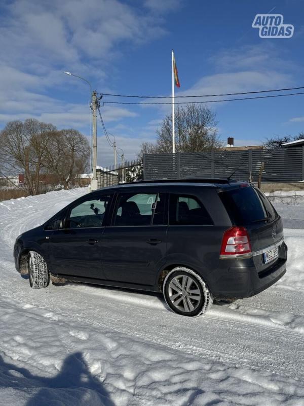 Opel Zafira 2011 in Siauliai, with an engine capacity of 1.70 L and mileage of 360 thousand km for 2050 €, photo 4 on AUTOMOTO.COM.LV