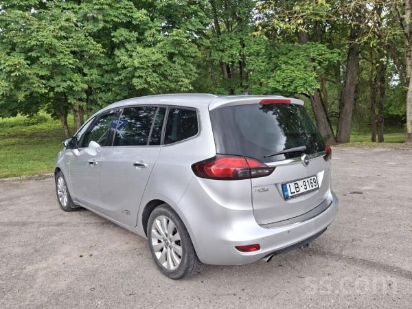 Opel Zafira 2012 in Riga, with an engine capacity of 1.90 L and mileage of 245 thousand km for 4600 €, photo 4 on AUTOMOTO.COM.LV