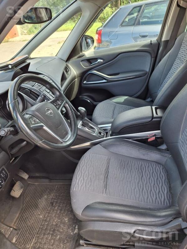 Opel Zafira 2012 in Riga, with an engine capacity of 1.90 L and mileage of 245 thousand km for 4600 €, photo 7 on AUTOMOTO.COM.LV