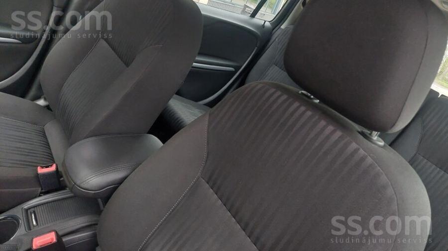 Opel Zafira 2012 Rīga, ar dzinēja tilpumu 2.00 L un nobraukumu 336 tūkst. km par 3990 €, foto 5 vietnē AUTOMOTO.COM.LV
