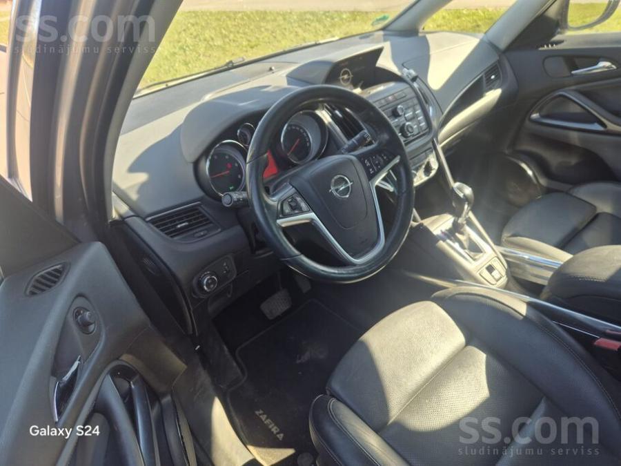 Opel Zafira 2012 Rīga, ar dzinēja tilpumu 2.00 L un nobraukumu 261 tūkst. km par 5000 €, foto 9 vietnē AUTOMOTO.COM.LV