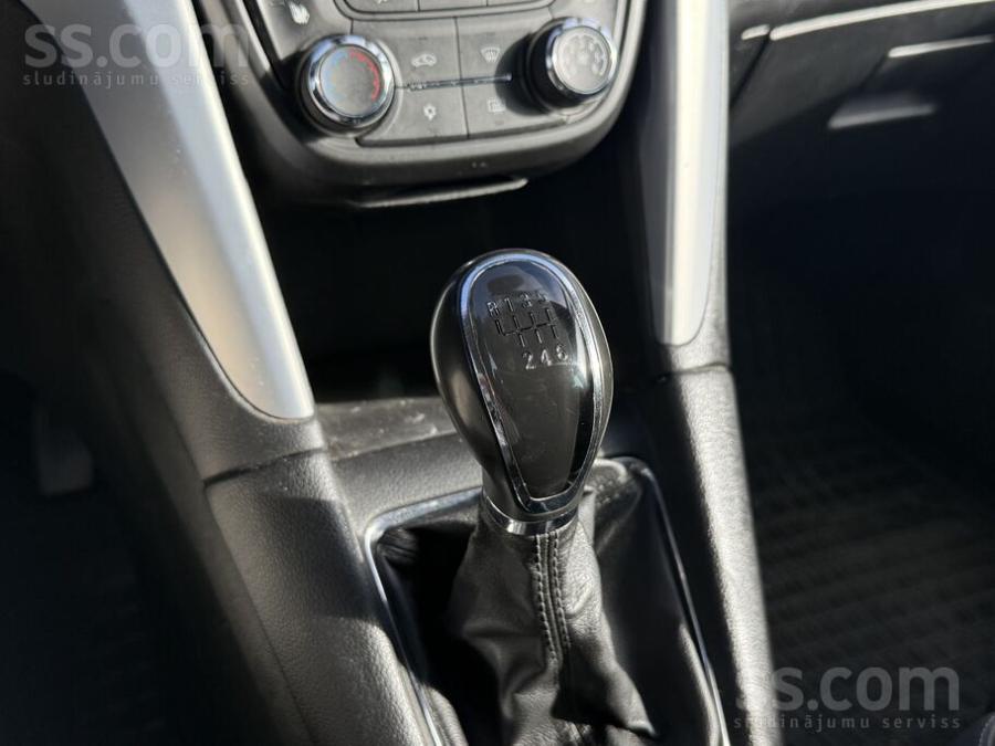 Opel Zafira 2012 Liepāja, ar dzinēja tilpumu 2.00 L un nobraukumu 283 tūkst. km par 4200 €, foto 21 vietnē AUTOMOTO.COM.LV