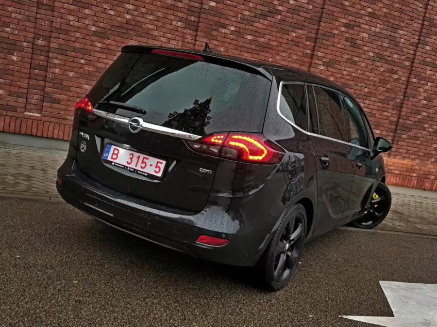 Opel Zafira 2012 in Riga, with an engine capacity of 2.00 L and mileage of 260 thousand km for 6490 €, photo 3 on AUTOMOTO.COM.LV