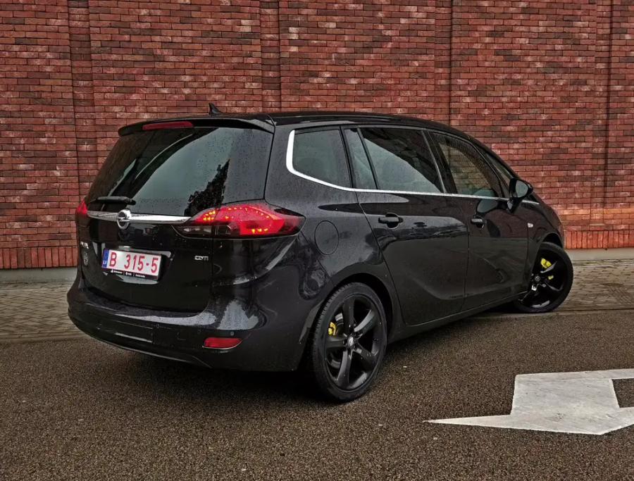 Opel Zafira 2012 in Riga, with an engine capacity of 2.00 L and mileage of 260 thousand km for 6490 €, photo 4 on AUTOMOTO.COM.LV