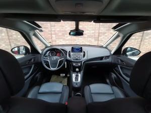 Opel Zafira 2012 in Riga, with an engine capacity of 2.00 L and mileage of 260 thousand km for 6490 €, photo 6 on AUTOMOTO.COM.LV