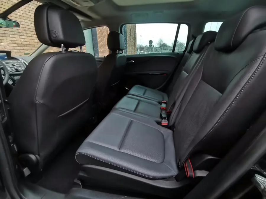 Opel Zafira 2012 in Riga, with an engine capacity of 2.00 L and mileage of 260 thousand km for 6490 €, photo 9 on AUTOMOTO.COM.LV