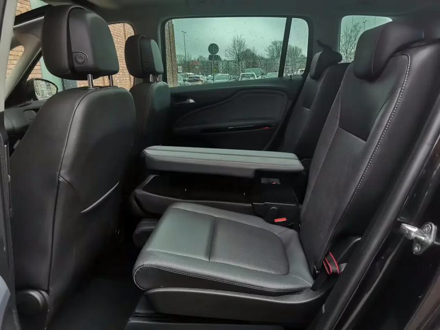 Opel Zafira 2012 in Riga, with an engine capacity of 2.00 L and mileage of 260 thousand km for 6490 €, photo 12 on AUTOMOTO.COM.LV