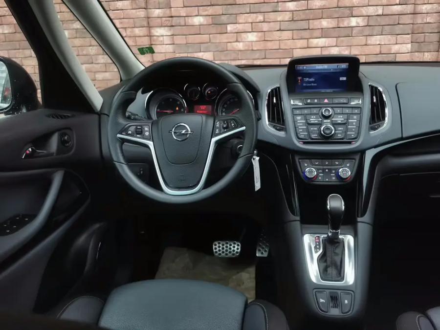 Opel Zafira 2012 in Riga, with an engine capacity of 2.00 L and mileage of 260 thousand km for 6490 €, photo 13 on AUTOMOTO.COM.LV
