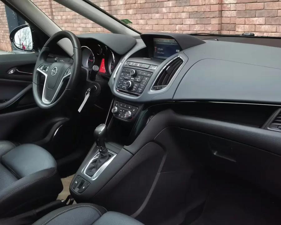 Opel Zafira 2012 in Riga, with an engine capacity of 2.00 L and mileage of 260 thousand km for 6490 €, photo 14 on AUTOMOTO.COM.LV