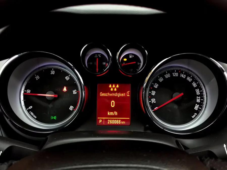 Opel Zafira 2012 in Riga, with an engine capacity of 2.00 L and mileage of 260 thousand km for 6490 €, photo 15 on AUTOMOTO.COM.LV