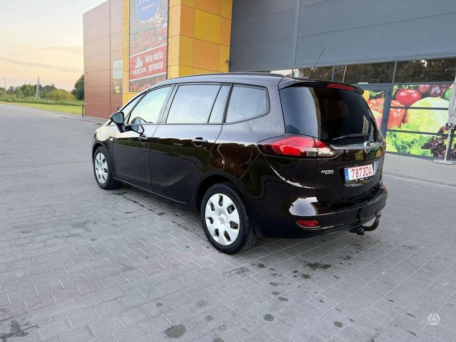Opel Zafira 2012 in Plunge, with an engine capacity of 2.00 L and mileage of 240 thousand km for 4950 €, photo 4 on AUTOMOTO.COM.LV