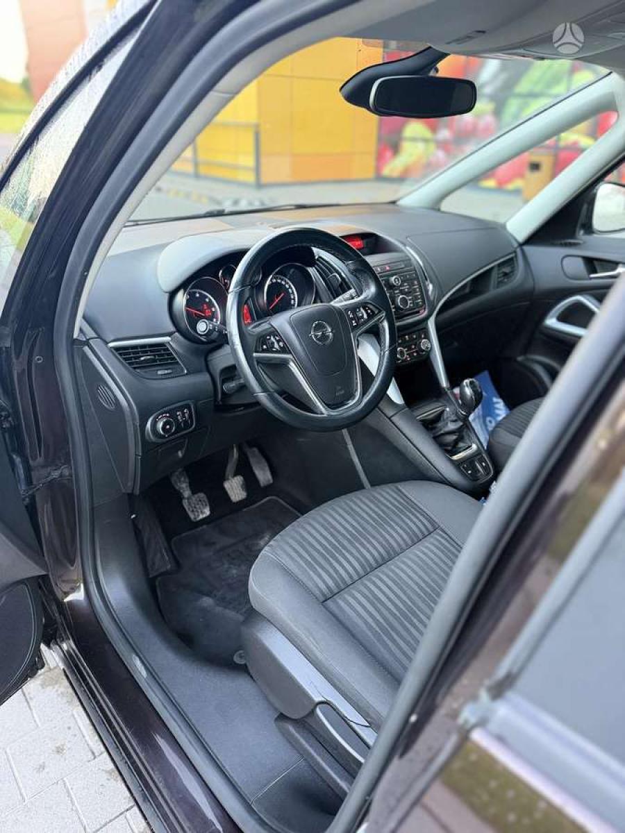 Opel Zafira 2012 in Plunge, with an engine capacity of 2.00 L and mileage of 240 thousand km for 4950 €, photo 8 on AUTOMOTO.COM.LV