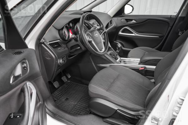 Opel Zafira 2012 Ogre, ar dzinēja tilpumu 2.00 L un nobraukumu 271 tūkst. km par 4250 €, foto 9 vietnē AUTOMOTO.COM.LV