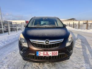 Opel Zafira 2013 in Siauliai, with an engine capacity of 2.00 L and mileage of 232 thousand km for 5750 €, photo 2 on AUTOMOTO.COM.LV