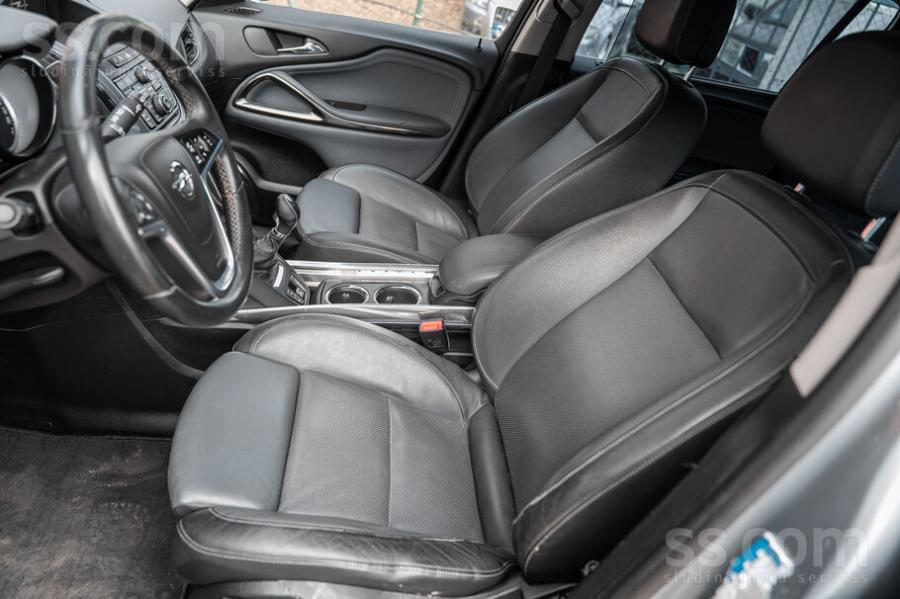 Opel Zafira 2013 in Riga, with an engine capacity of 2.00 L and mileage of 0 thousand km for 5990 €, photo 8 on AUTOMOTO.COM.LV