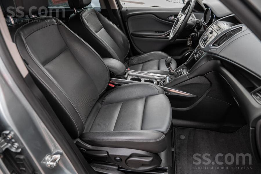 Opel Zafira 2013 in Riga, with an engine capacity of 2.00 L and mileage of 0 thousand km for 5990 €, photo 9 on AUTOMOTO.COM.LV