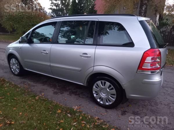 Opel Zafira 2013 in Riga, with an engine capacity of 1.70 L and mileage of 368 thousand km for 2050 €, photo 2 on AUTOMOTO.COM.LV