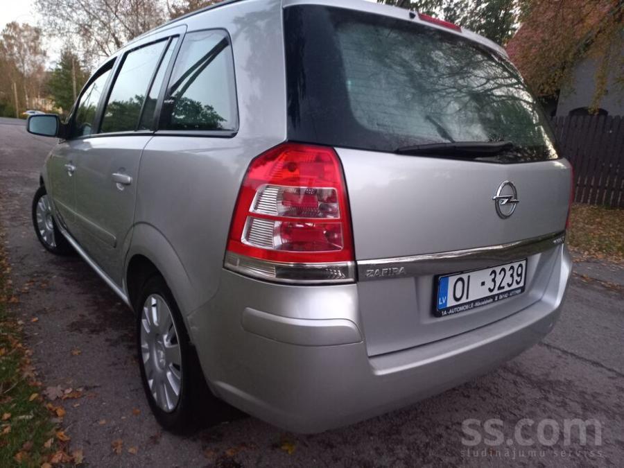 Opel Zafira 2013 in Riga, with an engine capacity of 1.70 L and mileage of 368 thousand km for 2050 €, photo 4 on AUTOMOTO.COM.LV