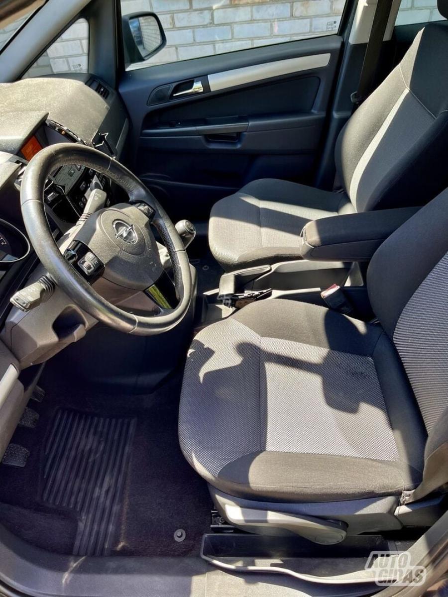 Opel Zafira 2013 in Kaunas, with an engine capacity of 1.70 L and mileage of 232 thousand km for 3600 €, photo 4 on AUTOMOTO.COM.LV