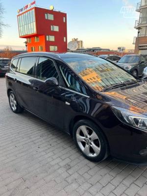 Opel Zafira 2014 in Vilnius, with an engine capacity of 1.60 L and mileage of 250 thousand km for 4777 €, photo 2 on AUTOMOTO.COM.LV