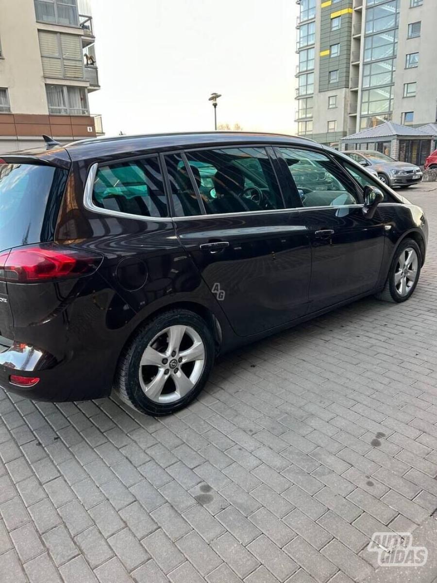 Opel Zafira 2014 in Vilnius, with an engine capacity of 1.60 L and mileage of 250 thousand km for 4777 €, photo 4 on AUTOMOTO.COM.LV