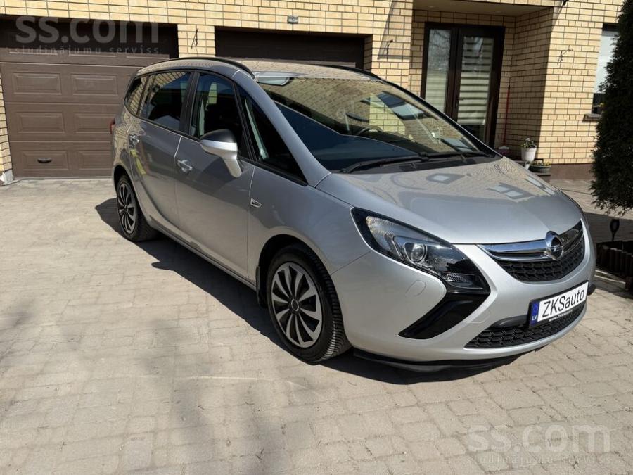 Opel Zafira 2014 in Jelgava, with an engine capacity of 2.00 L and mileage of 130 thousand km for 8450 €, photo 3 on AUTOMOTO.COM.LV