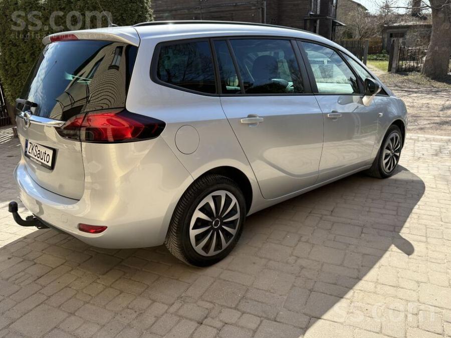 Opel Zafira 2014 in Jelgava, with an engine capacity of 2.00 L and mileage of 130 thousand km for 8450 €, photo 6 on AUTOMOTO.COM.LV