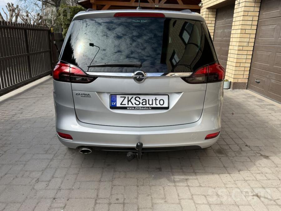 Opel Zafira 2014 in Jelgava, with an engine capacity of 2.00 L and mileage of 130 thousand km for 8450 €, photo 7 on AUTOMOTO.COM.LV