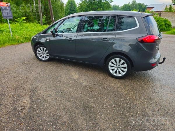 Opel Zafira 2014 in Riga, with an engine capacity of 2.00 L and mileage of 352 thousand km for 4650 €, photo 2 on AUTOMOTO.COM.LV