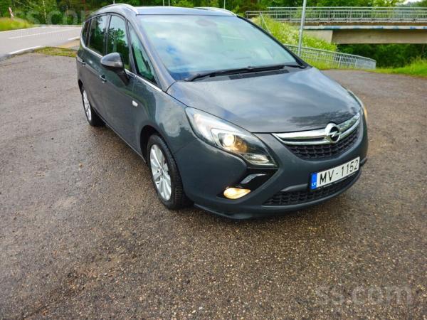 Opel Zafira 2014 in Riga, with an engine capacity of 2.00 L and mileage of 352 thousand km for 4650 €, photo 3 on AUTOMOTO.COM.LV
