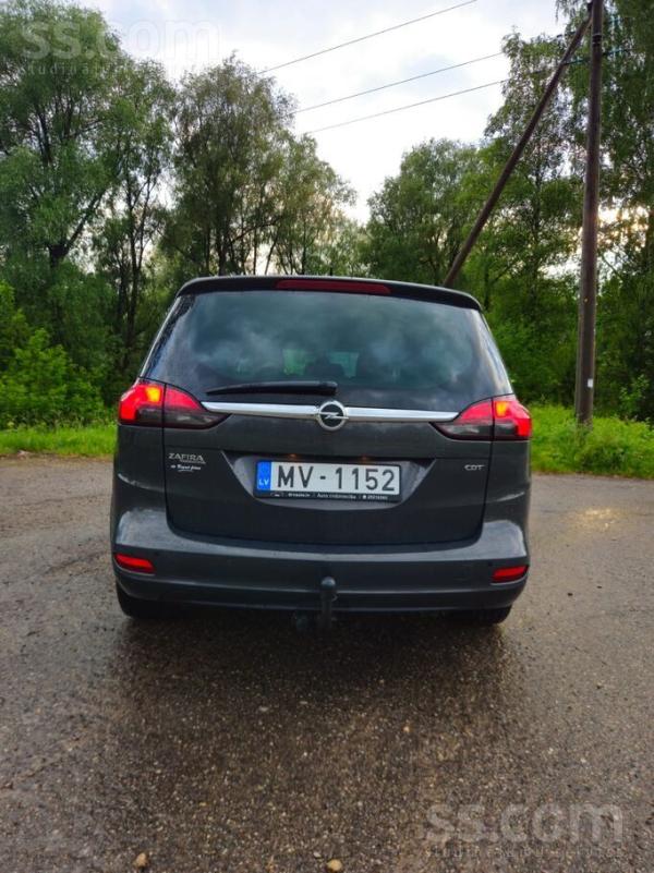 Opel Zafira 2014 in Riga, with an engine capacity of 2.00 L and mileage of 352 thousand km for 4650 €, photo 5 on AUTOMOTO.COM.LV