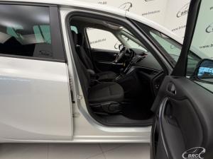 Opel Zafira 2015 in Vilnius, with an engine capacity of 1.96 L and mileage of 211 thousand km for 7500 €, photo 4 on AUTOMOTO.COM.LV