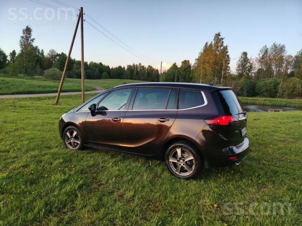 Opel Zafira 2015 in Cesis, with an engine capacity of 2.00 L and mileage of 453 thousand km for 6500 €, photo 5 on AUTOMOTO.COM.LV