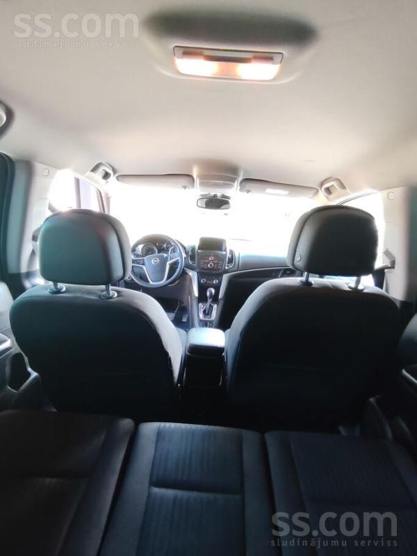 Opel Zafira 2015 in Cesis, with an engine capacity of 2.00 L and mileage of 453 thousand km for 6500 €, photo 10 on AUTOMOTO.COM.LV