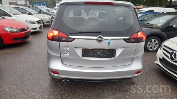 Opel Zafira 2015 in Riga, with an engine capacity of 2.00 L and mileage of 149 thousand km for 7900 €, photo 8 on AUTOMOTO.COM.LV