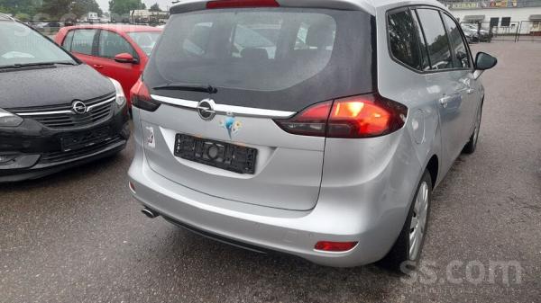 Opel Zafira 2015 in Riga, with an engine capacity of 2.00 L and mileage of 149 thousand km for 7900 €, photo 9 on AUTOMOTO.COM.LV