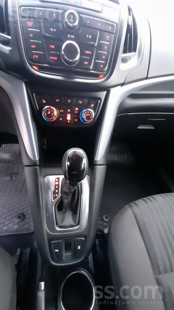 Opel Zafira 2015 in Riga, with an engine capacity of 2.00 L and mileage of 149 thousand km for 7900 €, photo 10 on AUTOMOTO.COM.LV