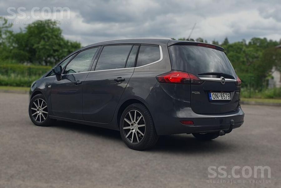 Opel Zafira 2015 in Riga, with an engine capacity of 1.40 L and mileage of 158 thousand km for 5300 €, photo 3 on AUTOMOTO.COM.LV