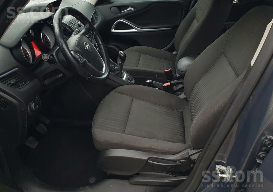 Opel Zafira 2015 in Riga, with an engine capacity of 1.40 L and mileage of 158 thousand km for 5300 €, photo 8 on AUTOMOTO.COM.LV
