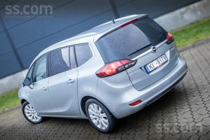 Opel Zafira 2015 in Riga, with an engine capacity of 1.60 L and mileage of 316 thousand km for 6990 €, photo 9 on AUTOMOTO.COM.LV