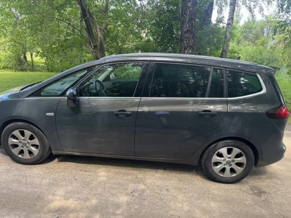Opel Zafira 2015 in Kaunas, with an engine capacity of 1.40 L and mileage of 222 thousand km for 4500 €, photo 8 on AUTOMOTO.COM.LV