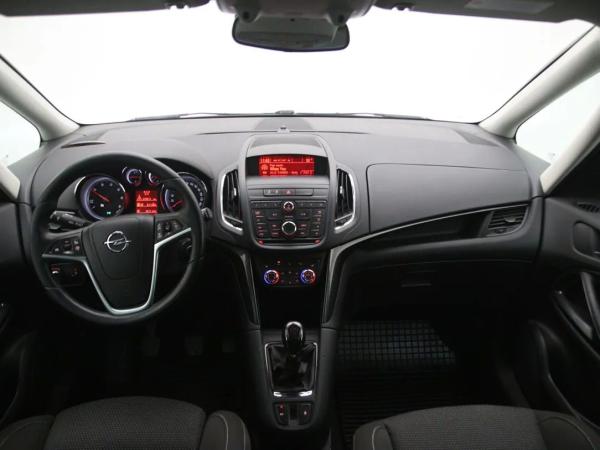 Opel Zafira 2016 in Vilnius, with an engine capacity of 2.00 L and mileage of 281 thousand km for 7099 €, photo 2 on AUTOMOTO.COM.LV