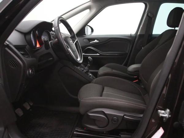 Opel Zafira 2016 in Vilnius, with an engine capacity of 2.00 L and mileage of 281 thousand km for 7099 €, photo 4 on AUTOMOTO.COM.LV