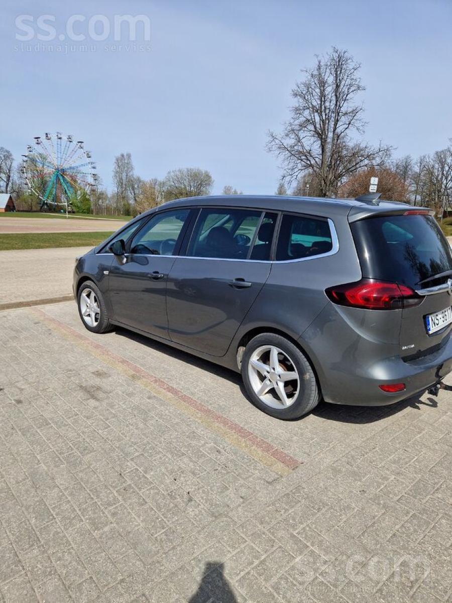 Opel Zafira 2017 Ogre, ar dzinēja tilpumu 1.60 L un nobraukumu 208 tūkst. km par 8000 €, foto 5 vietnē AUTOMOTO.COM.LV