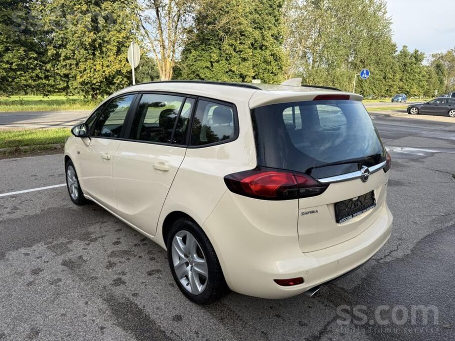 Opel Zafira 2017 in Ogre, with an engine capacity of 2.00 L and mileage of 238 thousand km for 7599 €, photo 7 on AUTOMOTO.COM.LV