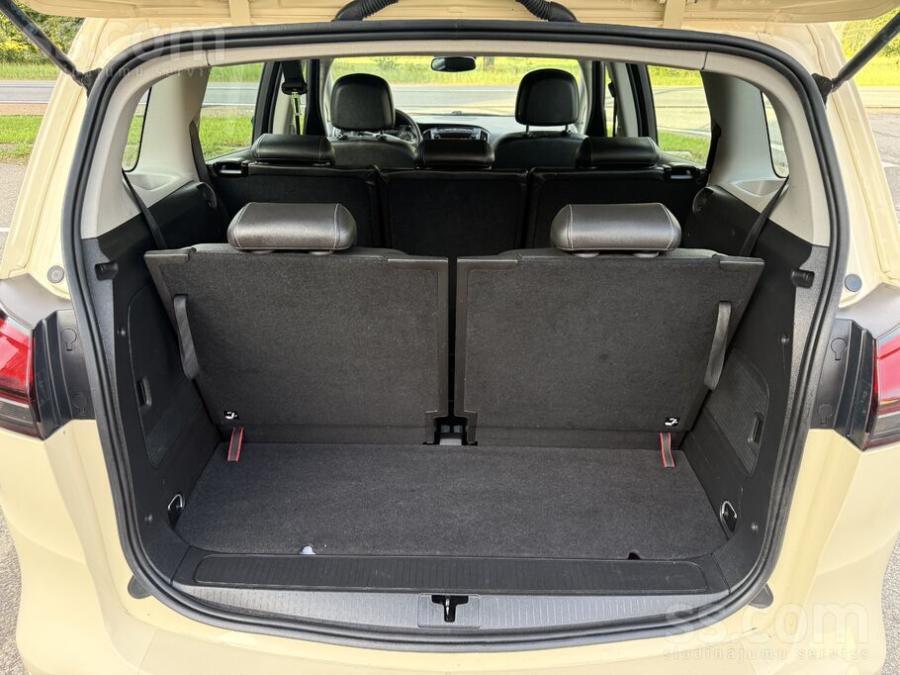 Opel Zafira 2017 in Ogre, with an engine capacity of 2.00 L and mileage of 238 thousand km for 7599 €, photo 8 on AUTOMOTO.COM.LV