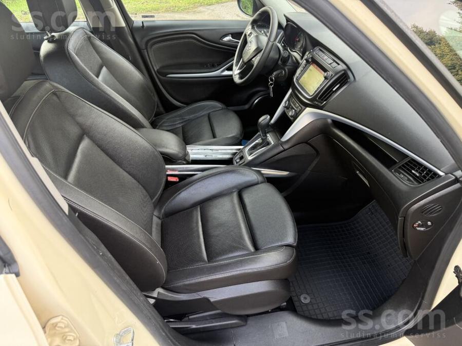 Opel Zafira 2017 in Ogre, with an engine capacity of 2.00 L and mileage of 238 thousand km for 7599 €, photo 12 on AUTOMOTO.COM.LV