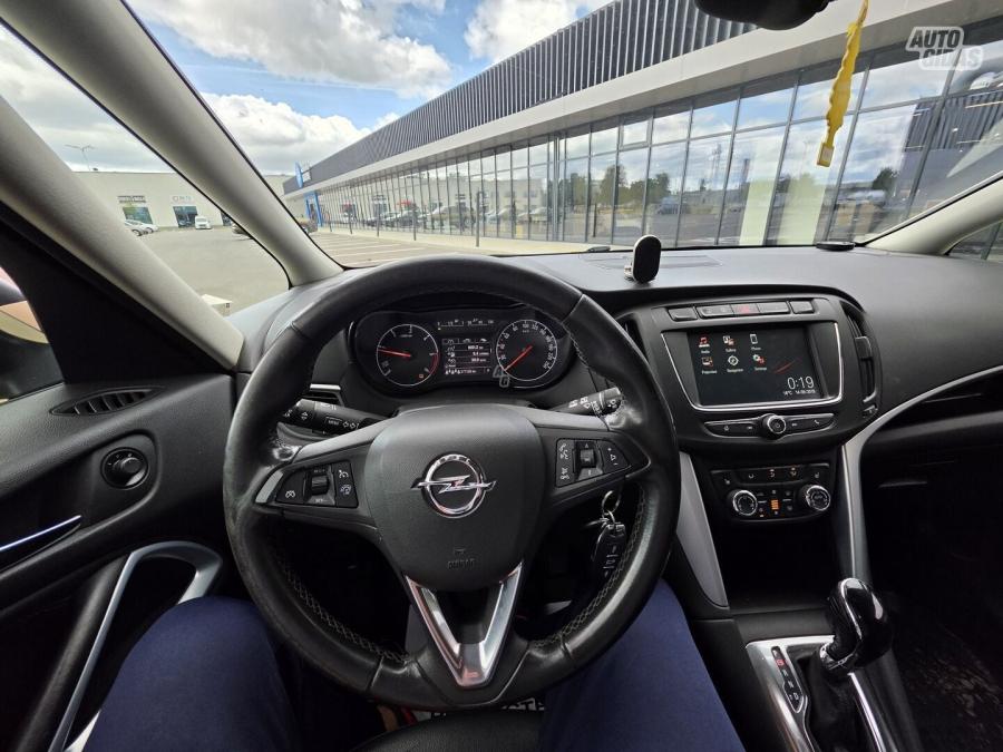 Opel Zafira 2019 in Kaunas, with an engine capacity of 2.00 L and mileage of 277 thousand km for 6650 €, photo 6 on AUTOMOTO.COM.LV
