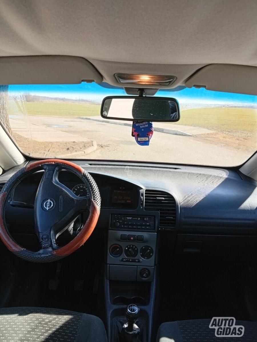 Sarkans Opel Zafira 2003 Akmenė, ar dzinēja tilpumu 2.00 L un nobraukumu 247 tūkst. km par 700 €, foto 8 vietnē AUTOMOTO.COM.LV