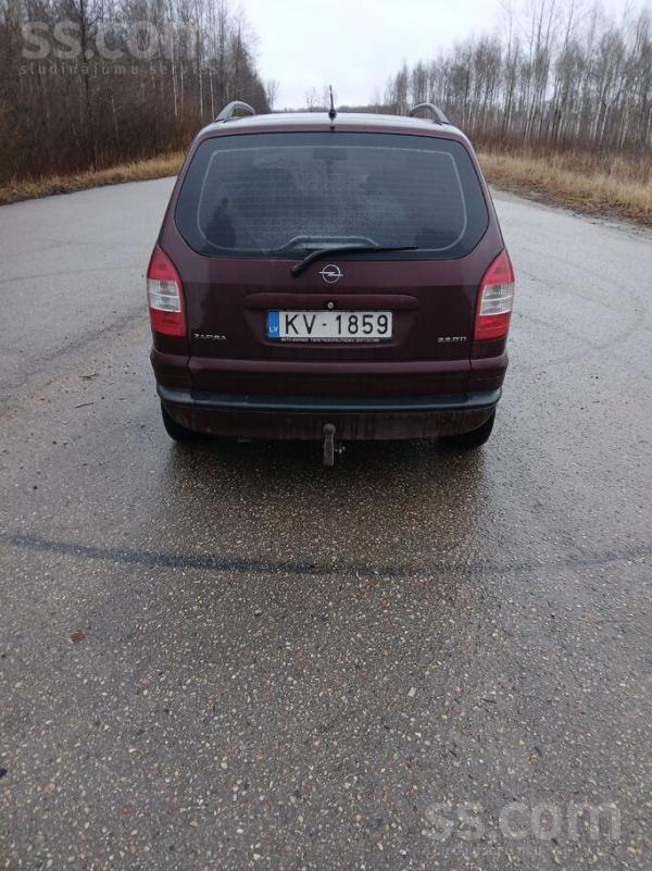 Red Opel Zafira 2004 in Liepaja, with an engine capacity of 2.20 L and mileage of 300 thousand km for 1200 €, photo 4 on AUTOMOTO.COM.LV